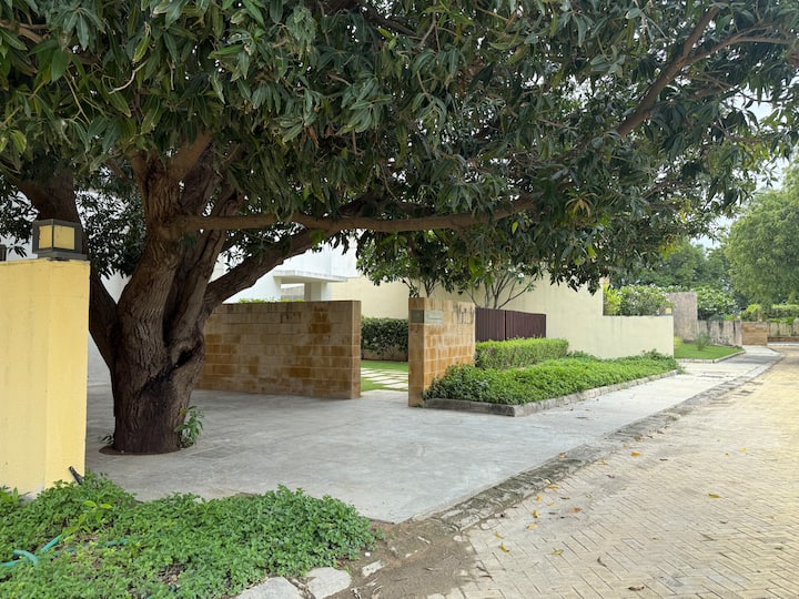 Bk's Villa Golf - By The 7th Hole - Surendranagar