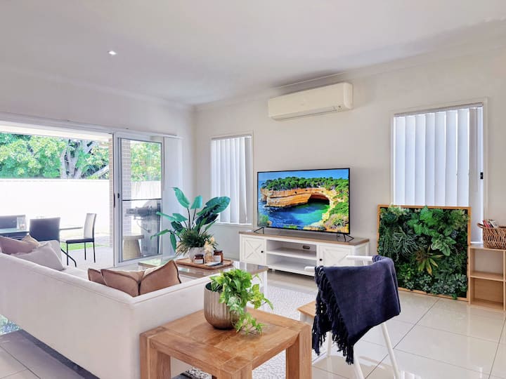 Harbour Town Haven – 4br 3.5ba 2car - Nerang