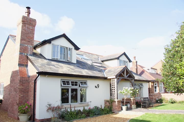 'Sea Cliff' Southport Open Golf Stay - Southport