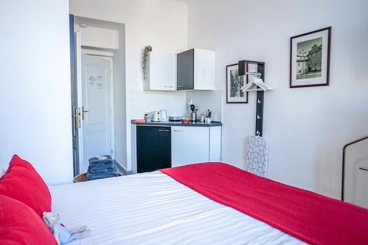 Jazzy New Apartment W Balcony + Air Conditioning - Prague