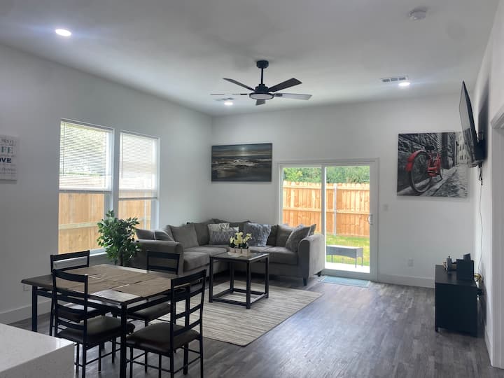 Brand New 3br 2ba Modern Home! - Granbury, TX