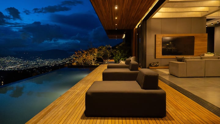 Lujosa Villa Con Vista Panorámica Y Piscina - Colombia