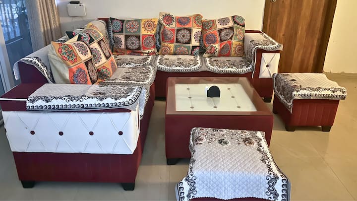 Cozy Private Room & Bath-pool, Wifi & Caring Hosts - Noida