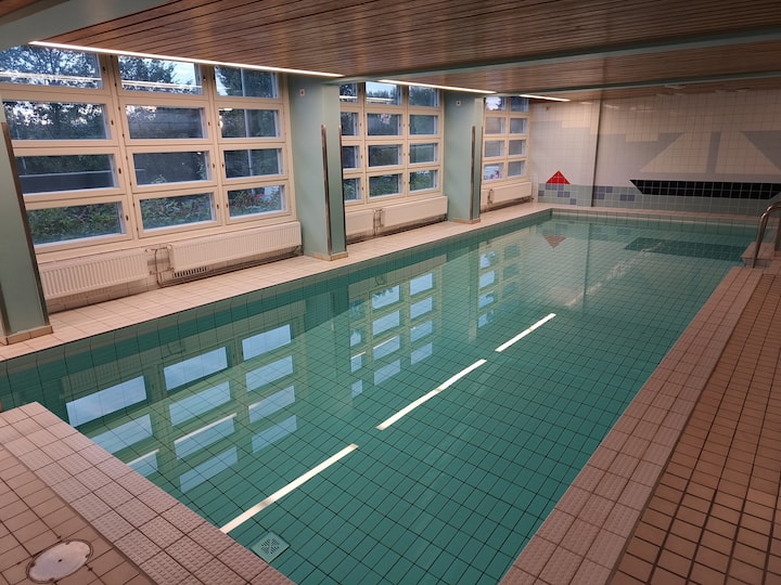 Rauhallinen Kerrostaloasunto Uima-altaalla - Espoo