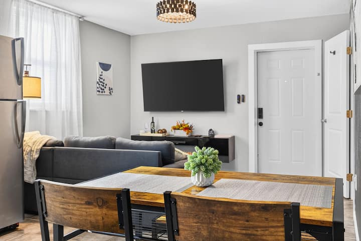 6 Min To Dt St Pete•w/d•full Kitchen•pet Friendly - St. Petersburg, FL