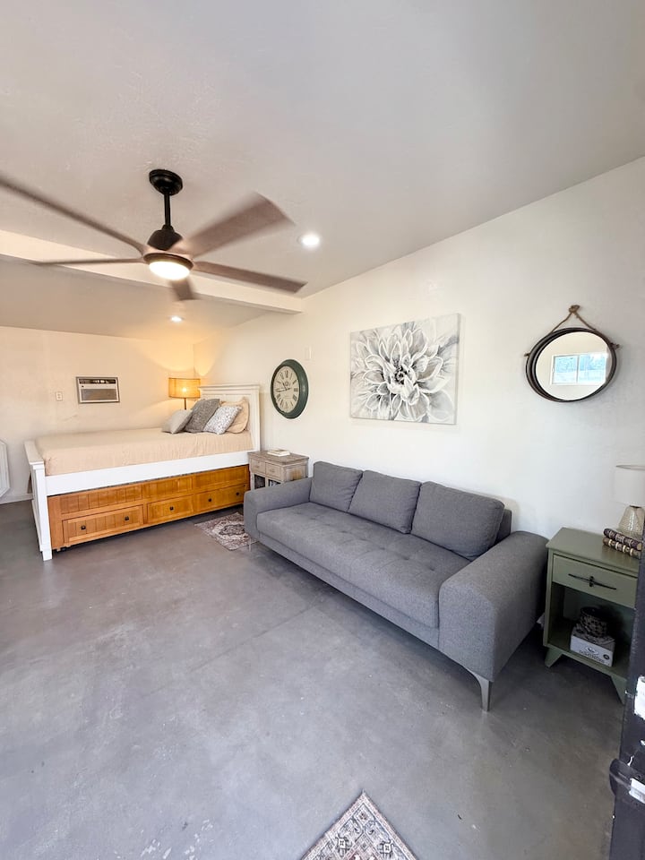 Sequoia Studio On Peach - Exeter, CA