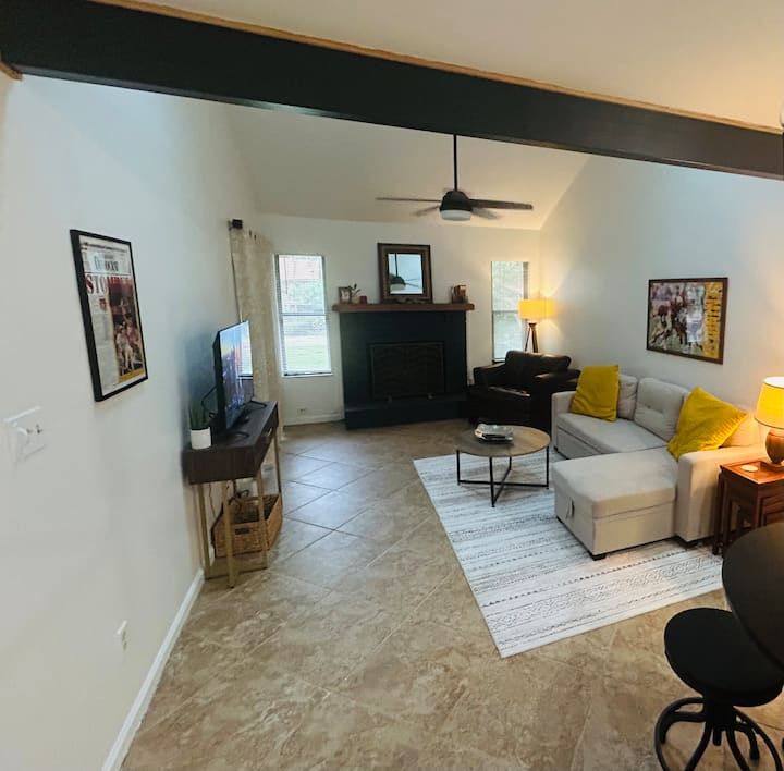 Bobby’s Bungalow (2mi To The Doak) - Tallahassee, FL