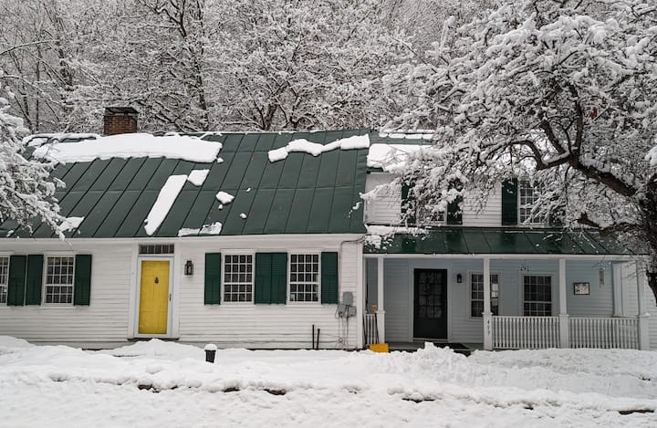 Yellow Door: Welcoming Solo & Couple Guests - Grafton, VT