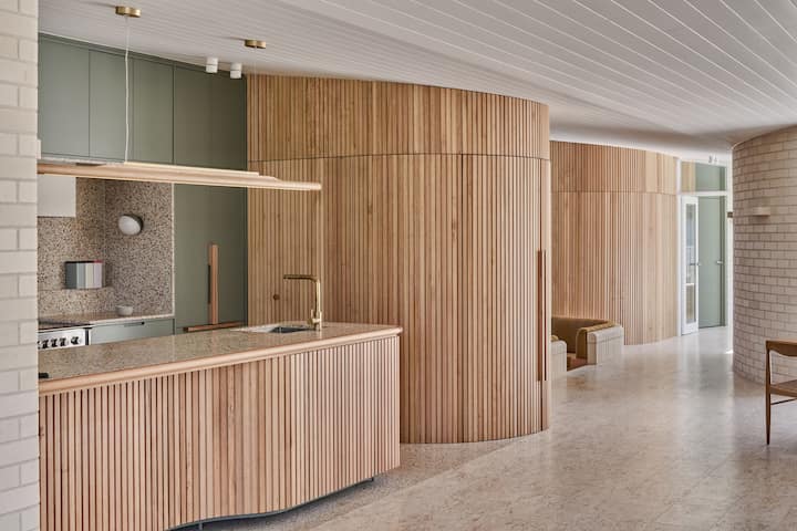 Easter Getaway: Peninsula Palm Springs With Pool - Phillip Island