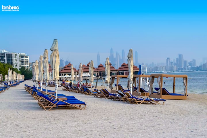 Sea View Apartment | Palm Jumeirah W/ Beach Access - Dubai