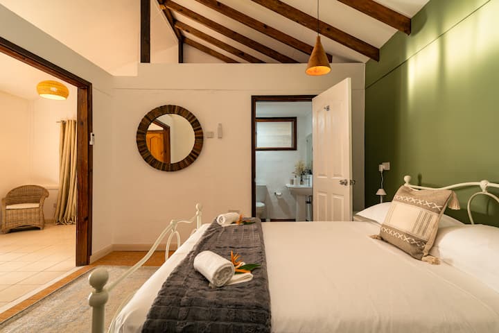 Beau Vallon Beach House
Deluxe Room-extra Bed - Seychelles