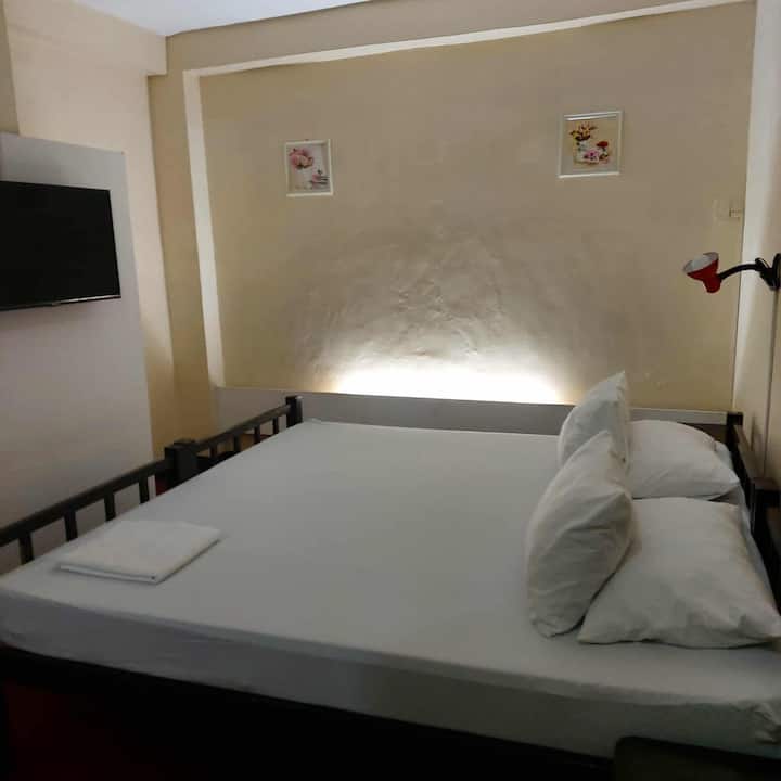 Staycation Hotel & Resort: Room 2 W/pool Access - Bacoor