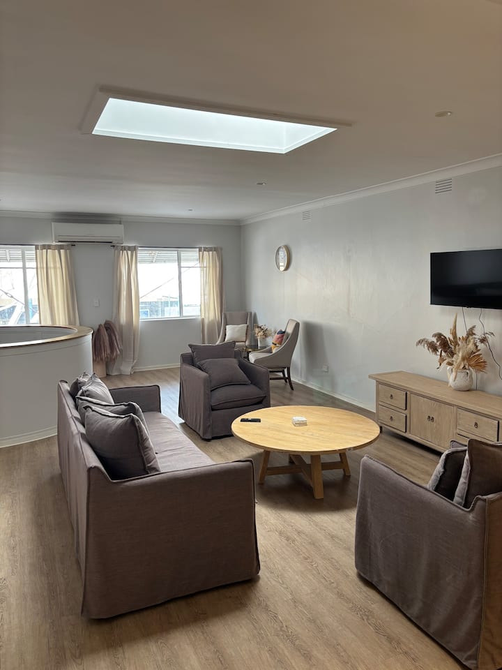 Luxe Apartment -2br Unit In Heart Of Wagga Cbd - 와가와가
