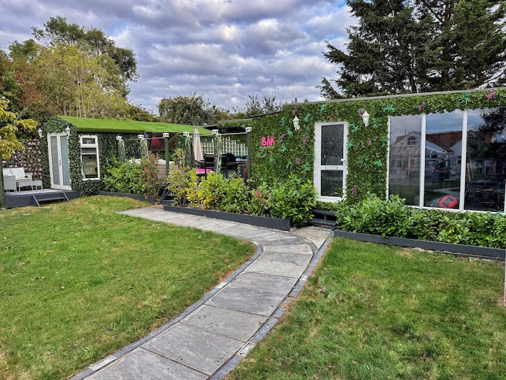 The One Of A Kind Lodge - Isle of Sheppey