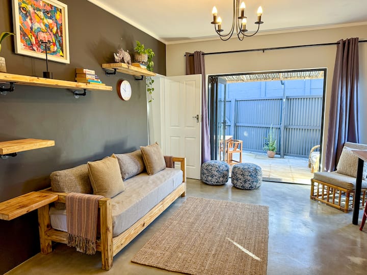 Spacious 2 Bedroom Apartment With Covered Patio - Western Cape