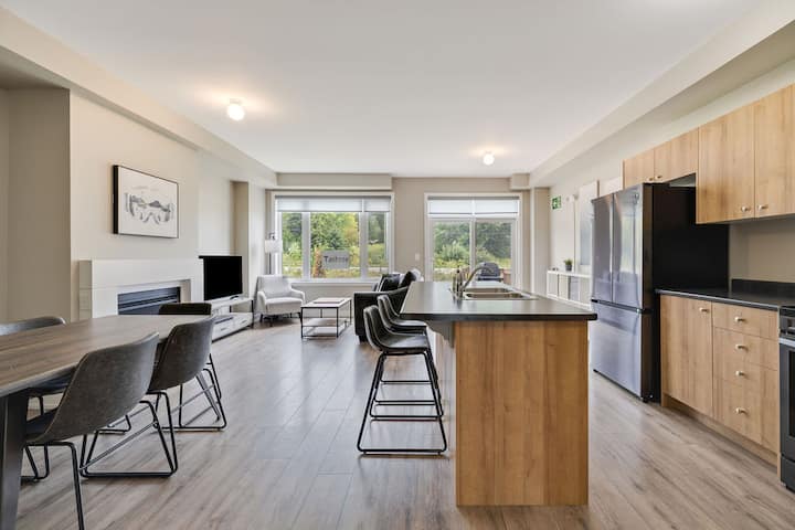 Crosswinds Cove: 3bdr Townhome Backing Onto Blue - Collingwood