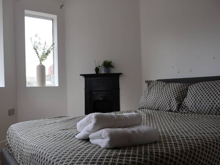 3 Bed Large Rooms And Parking - Watford