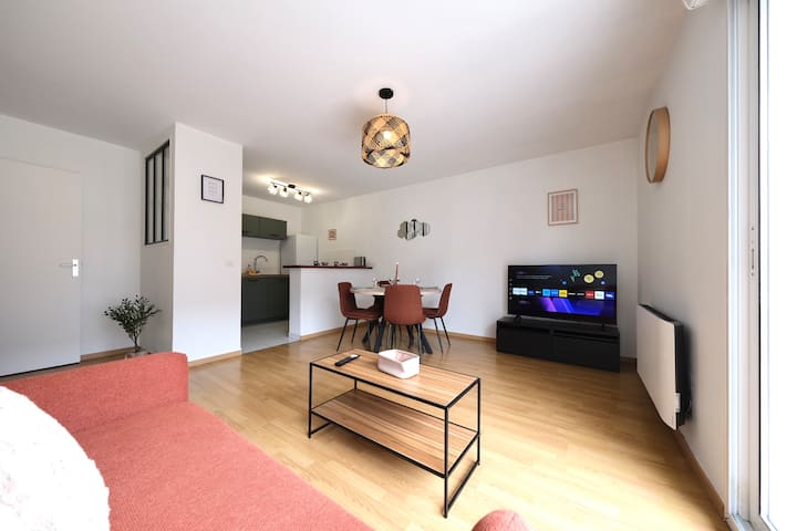 Lumineux T3 - 2 Chambres, Balcon - Proche De Rouen - Ibis budget Rouen Petit Quevilly