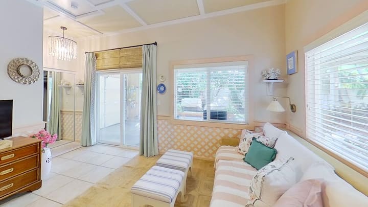 Charming Coastal Cottage Studio - Ewa Beach, HI
