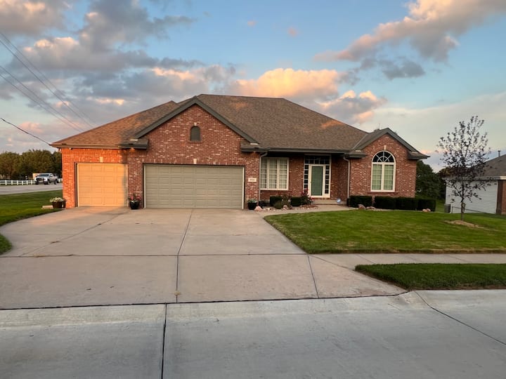 1 Night Free With Booking Of Four Nights Or More! - Gretna, NE