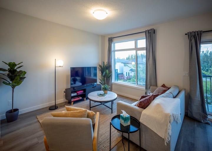 Spacious 3br Retreat | Full Kitchen | Quiet - Edmonton