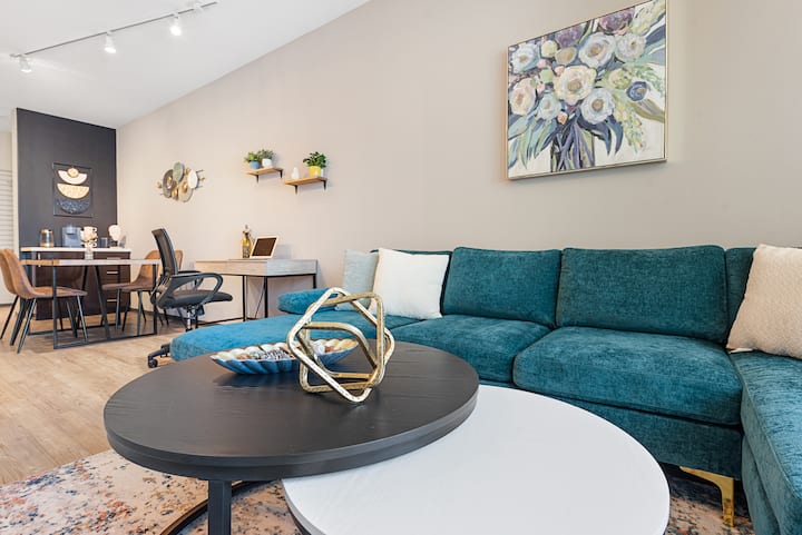 Heart Of Irvine *Luxury Apt W/pool & Gym 中文服务* - Irvine, CA