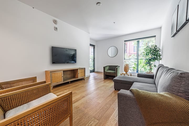 Great 1 Bdr Hollywood Experience - Beverly Hills, CA