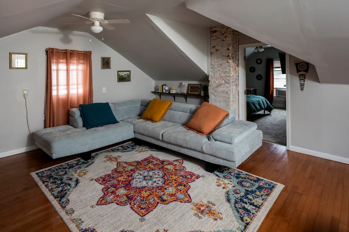 Private Upper-level Suite In Historic Ohio City - Cleveland, OH