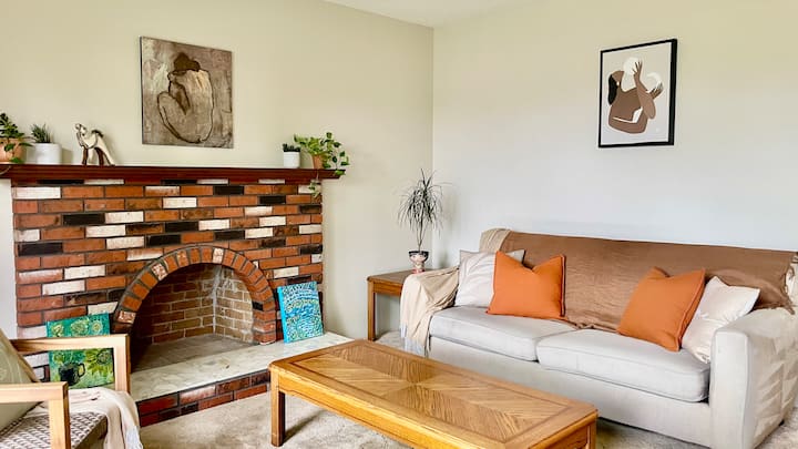 Cozy Guest Suite In An Iconic Vancouver Special - 밴쿠버