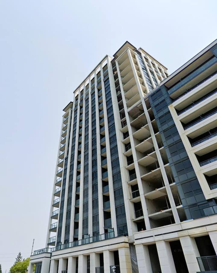 Luxe 2br Retreat + Free Parking - Markham