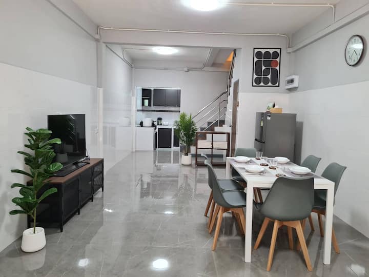 Ananta House(บ้านทั้งหลัง)เดิน5นาทีmrtและท่าเรือ - Bangkok