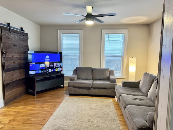 Downtown Walkable Home | Near Uw + Shops & Bars - Madison, WI