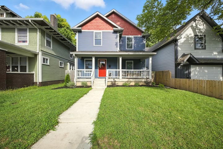 Sleeps 6-8 Entire Indy Home Near Children's Museum - Indianapolis, IN