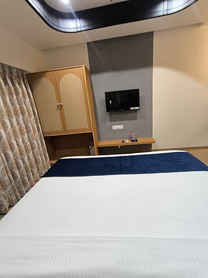 Hotel Royal Galleria Deluxe Room - 바도다라