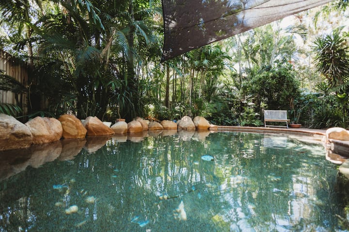 Ackers Cottage 1 -Lush Garden+pool/walk2stadium - Vincent