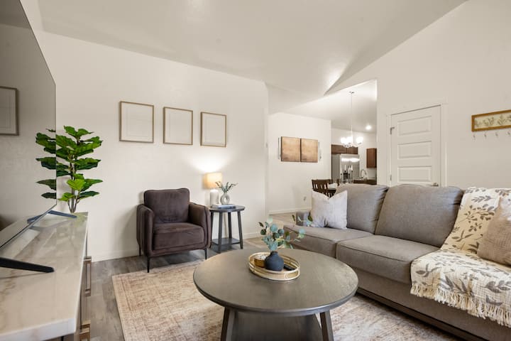 Stylish Stay In Montrose – Close To Adventure - Montrose, CO