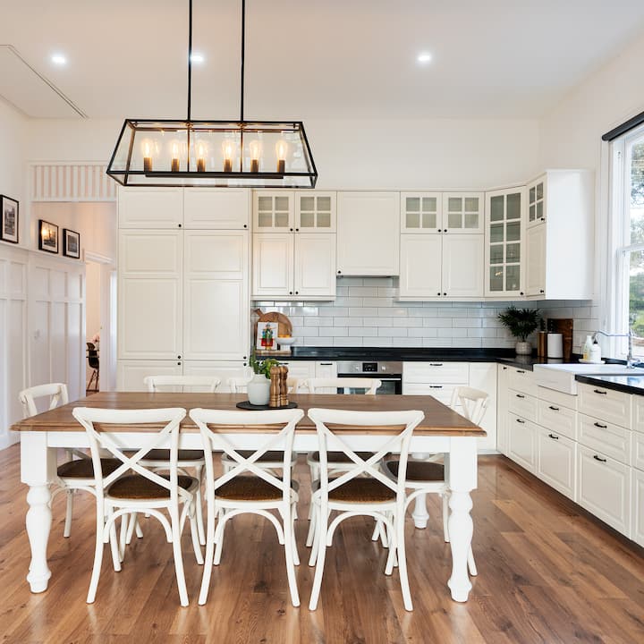 Victorian Hilltop Retreat | Firepit & Sunset Views - Castlemaine