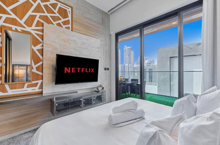 Luxury Waterfront Haven | Stunning Canal Views - Dubai