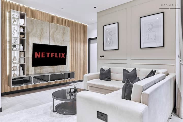 Luxury Waterfront Apartment | Canalfront Escape - Dubai