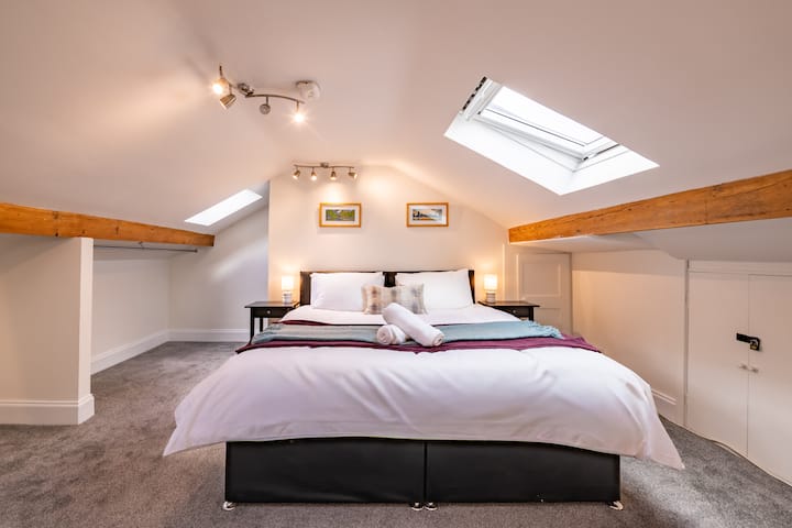 4-br Family Home With Extra Sofa Beds - Leeds