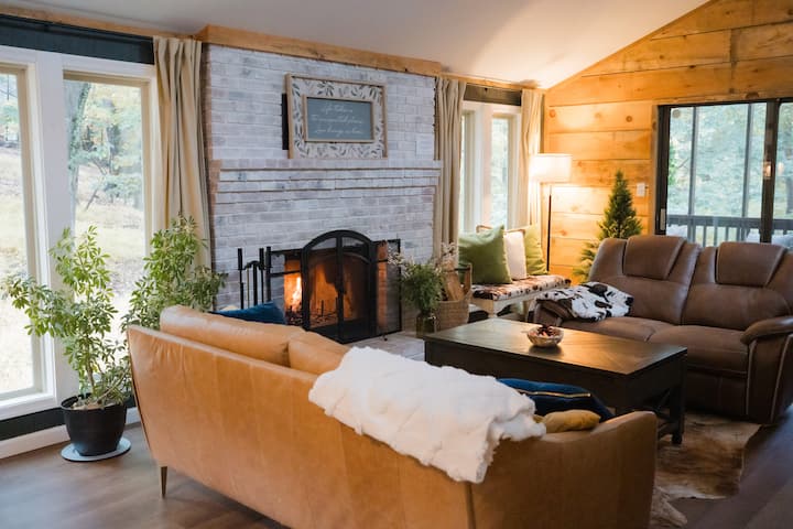 Wild Creek Cabin: Hot Tub, Fire Pit, Resort - Fort Frederick State Park, Big Pool