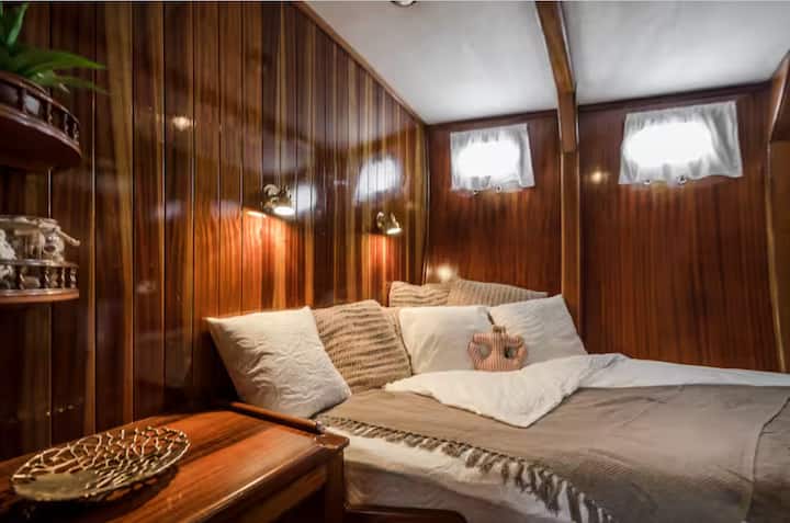 Yacht Double Bed Cabin Four - Barcelone