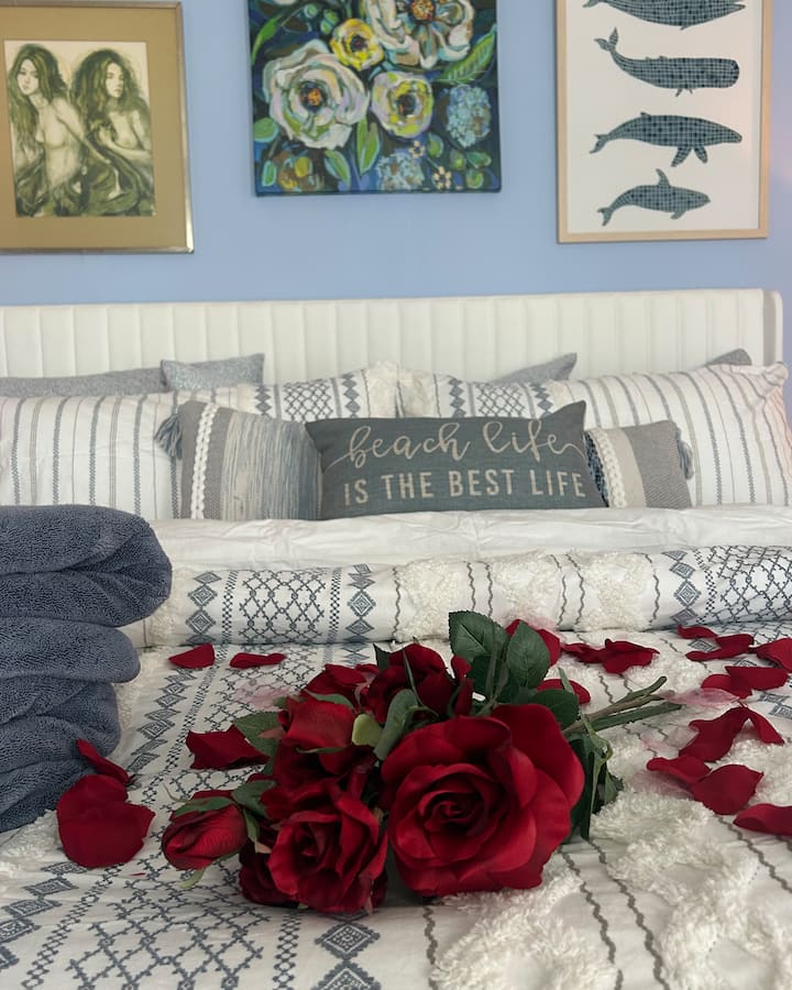 Romance Awaits In Paradise - Outdoor Movie Theatre - Gulf Breeze, FL