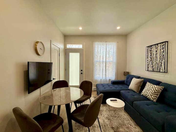 Comfy 2br In Montreal - Perfect For Families! - Laval