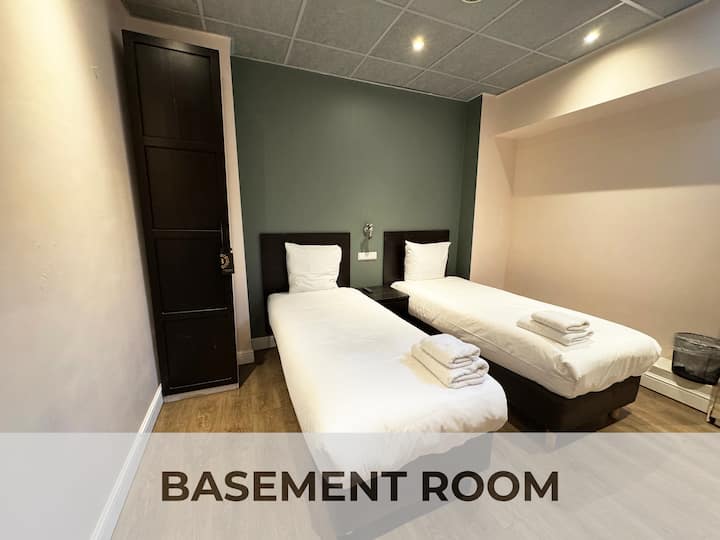 Basement Twin Room | Short Walk To Tulip Gardens - Lisse