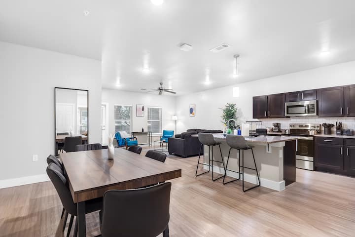 Grand Prairie 2br | Ikea, Epic Waters, Bass Pro - Grand Prairie, TX