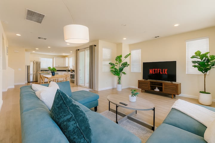 Monthly Modern 4br Family Home|safe Quiet Pool - Eastvale, CA