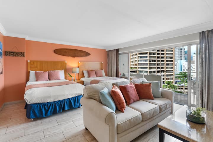 Ilikai Hotel Condo, Sleeps 6 - Honolulu