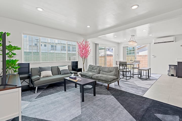 Modern 1br Retreat | Private Ensuite, Pool Access - Baldwin Park, CA