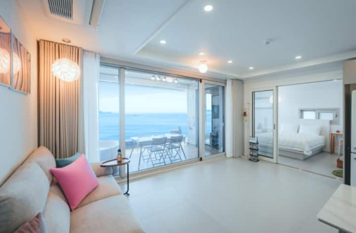 [거제도 풀빌라스테이B302]두모몽돌해변1분거리/뷰맛집/스파펜션/넷플릭스/무료주차 - 웅동2동